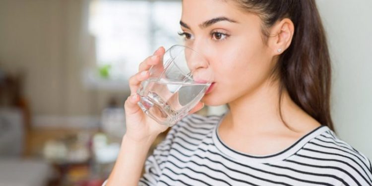 Why You Should Be Drinking Water First Thing in the Morning – Biglaps.com