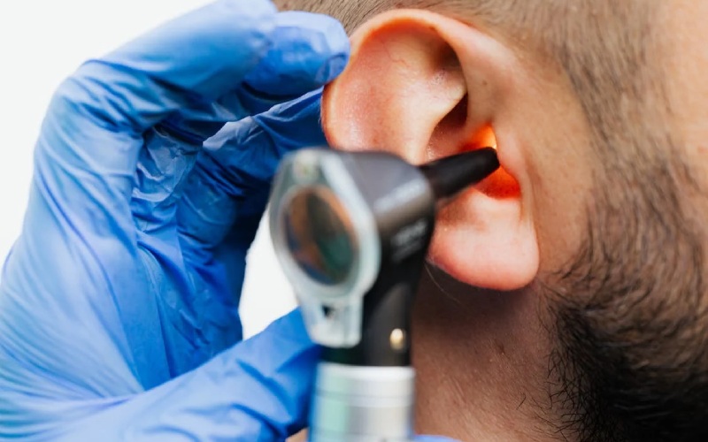 The Symptoms of a Live Spider in Your Ear Canal, According to Ear ...